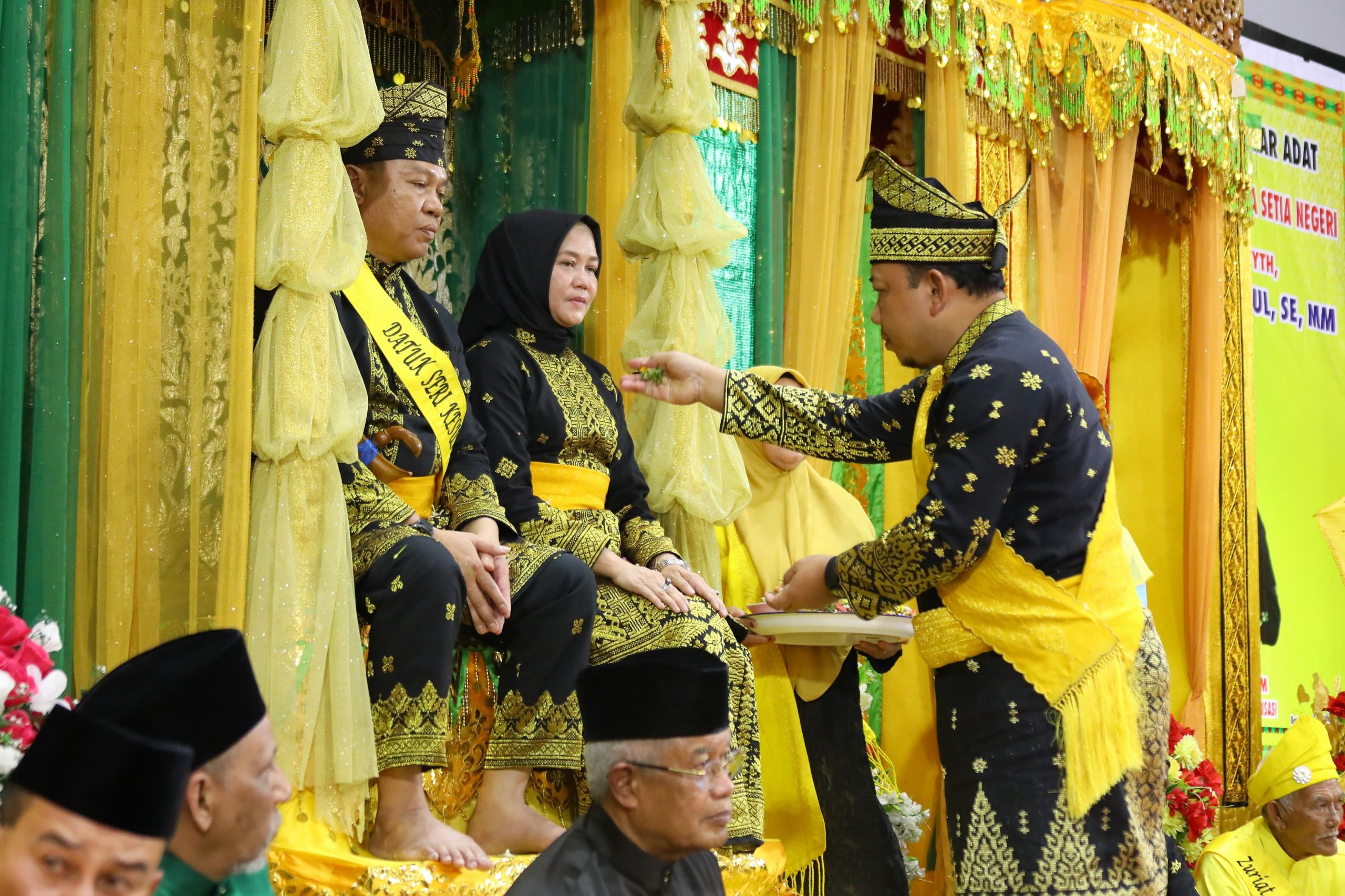 Hadir Penabalan Gelar Adat Mantan Plt Bupati Batu Bara, Husni Harap ...